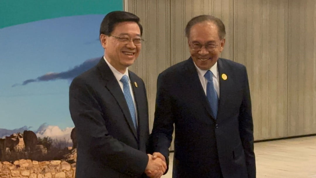 秘魯APEC｜李家超先後出席3場雙邊會談｜本地｜商業電台 881903