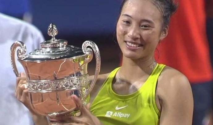 中國網球女將鄭欽文首次在WTA賽事奪標｜體育｜商業電台 881903