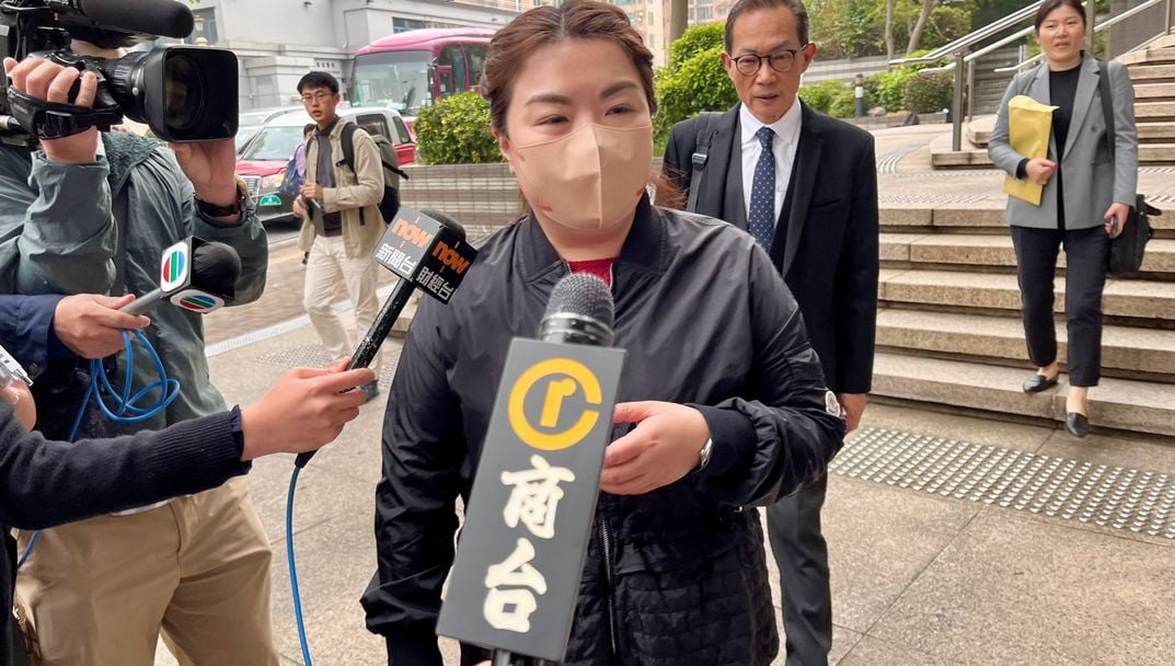 洪為民生日宴｜王詩雅隱瞞行蹤 判160小時社會服務令｜本地｜商業電台 881903