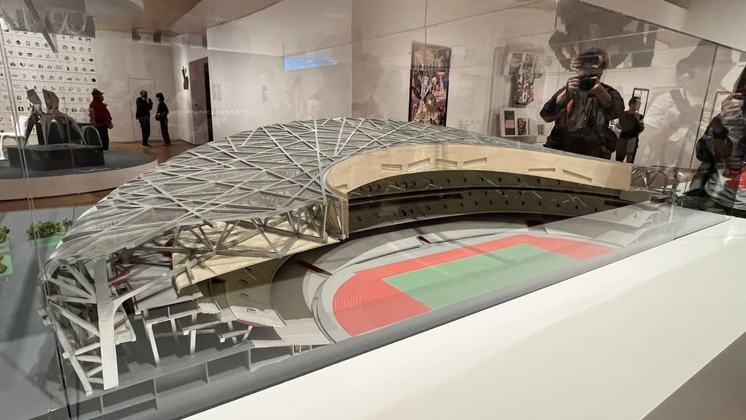 M+博物館獲贈「鳥巢」建築模型 展出至明年6月｜本地｜商業電台 881903