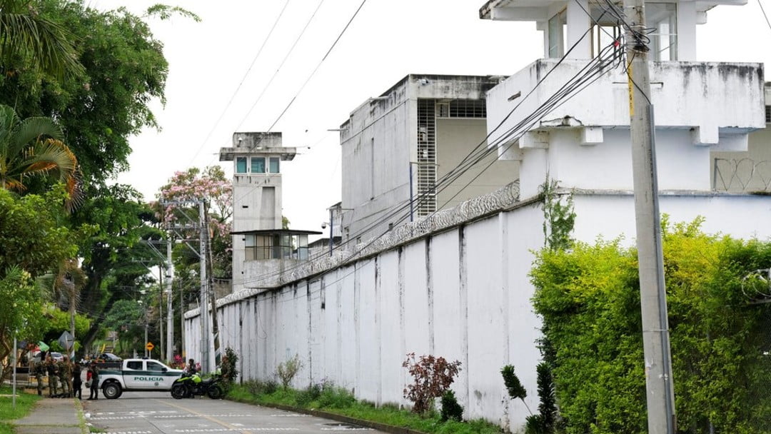 哥倫比亞監獄囚犯騷亂引發大火逾50人死｜國際｜商業電台 881903