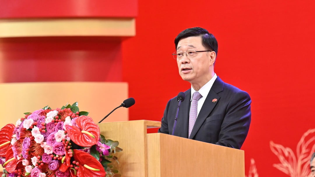 國慶75周年｜李家超：香港處於關鍵的經濟轉型期 惟機遇大於挑戰｜本地｜商業電台 881903