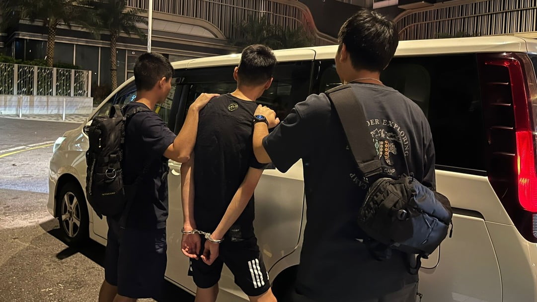 警方啟德單位檢130萬元毒品 拘捕1人｜本地｜商業電台 881903