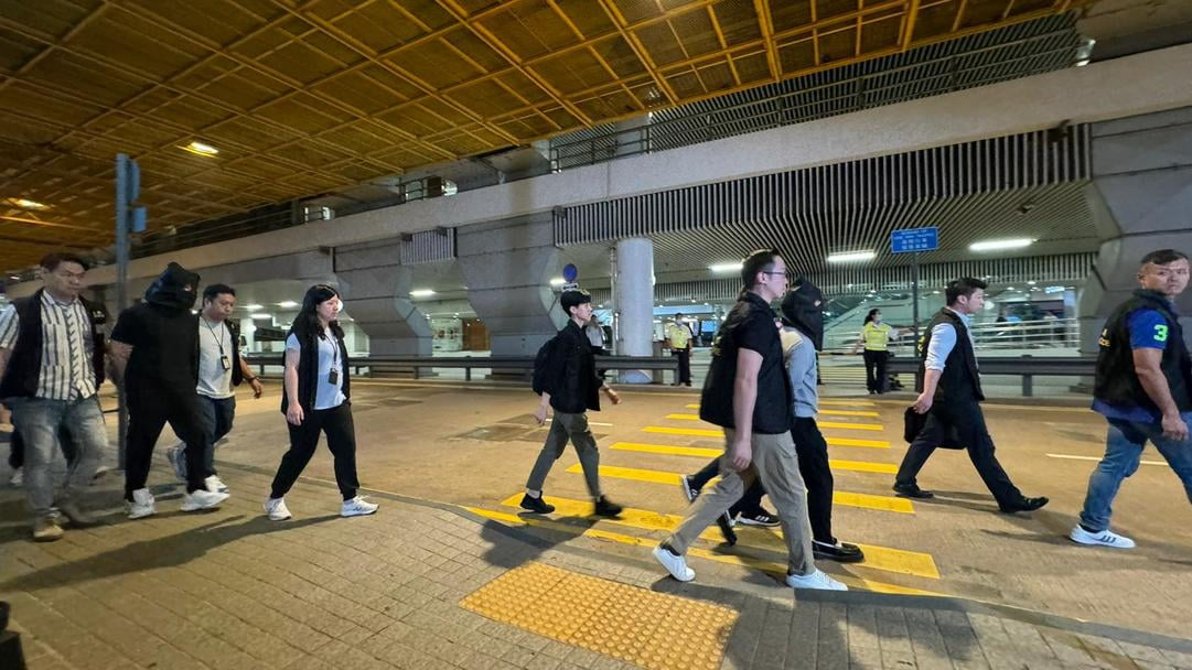 2名涉JPEX案於澳門落網疑犯 傍晚押返本港被捕｜本地｜商業電台 881903