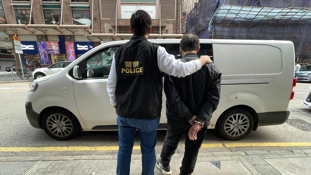 警方旺角反罪惡行動 檢獲4700多隻色情光碟｜本地｜商業電台 881903