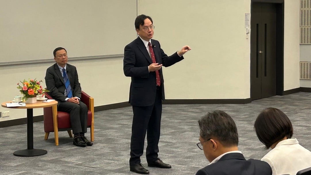 盧煜明出席校內交流會 稱守法前提下會完全捍衛學術自由｜本地｜商業電台 881903