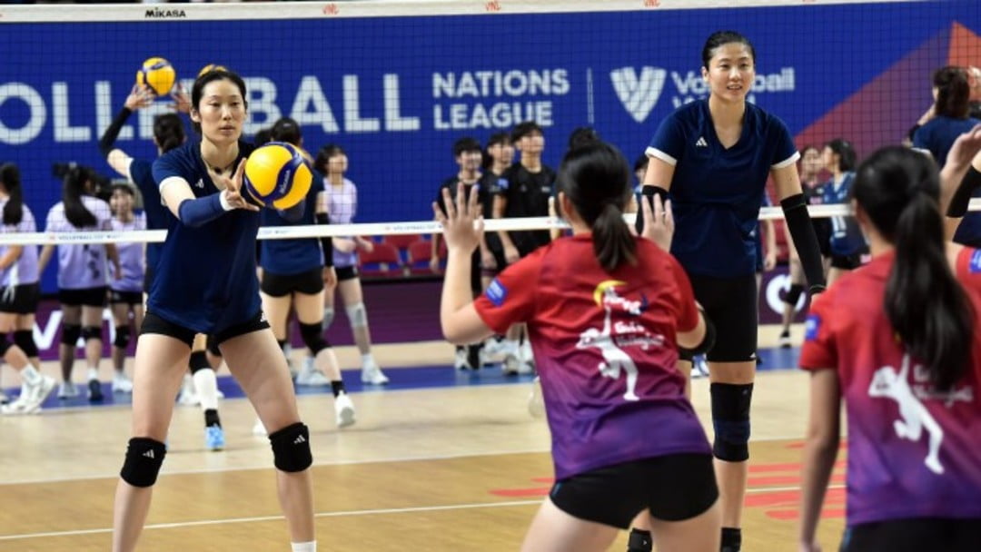 中國女排下午在港公開操練｜體育｜商業電台 881903