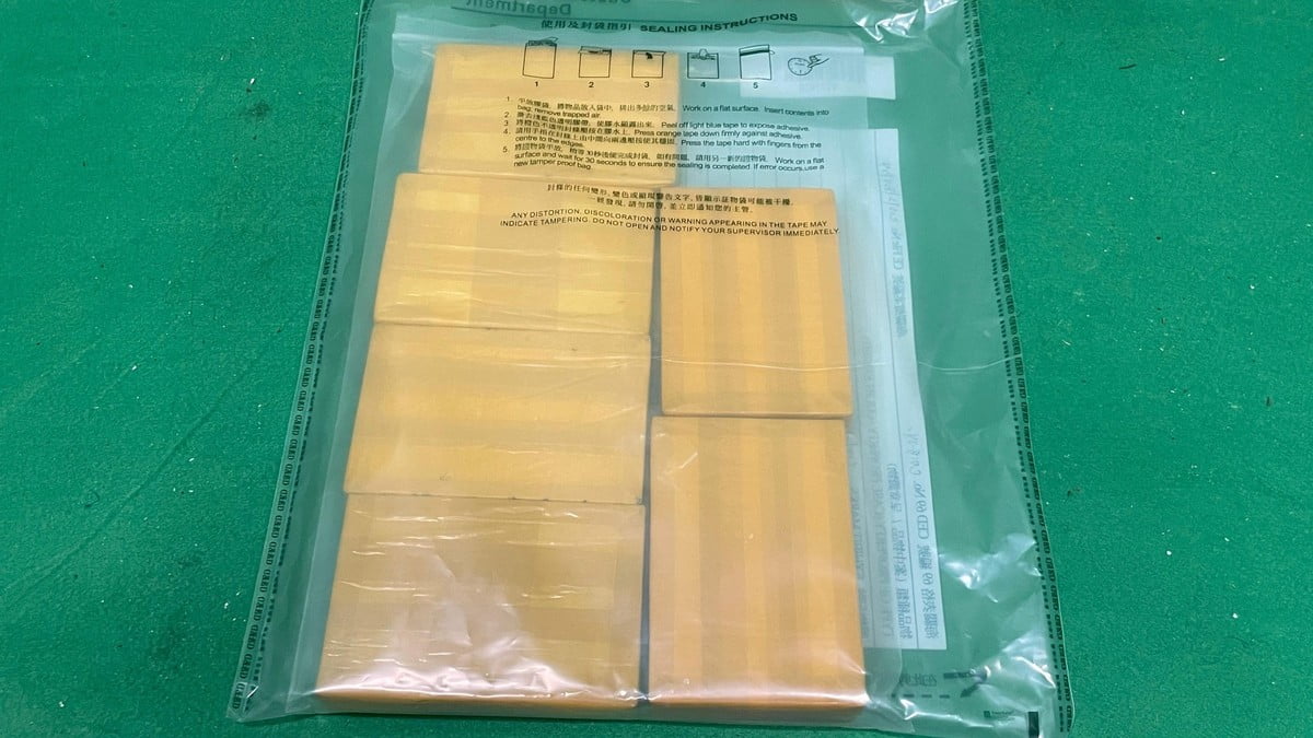 海關機場拘22歲男子 檢130萬元海洛英｜本地｜商業電台 881903