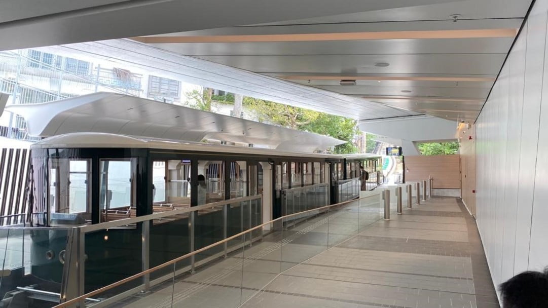 第6代山頂纜車周六投入服務｜本地｜商業電台 881903