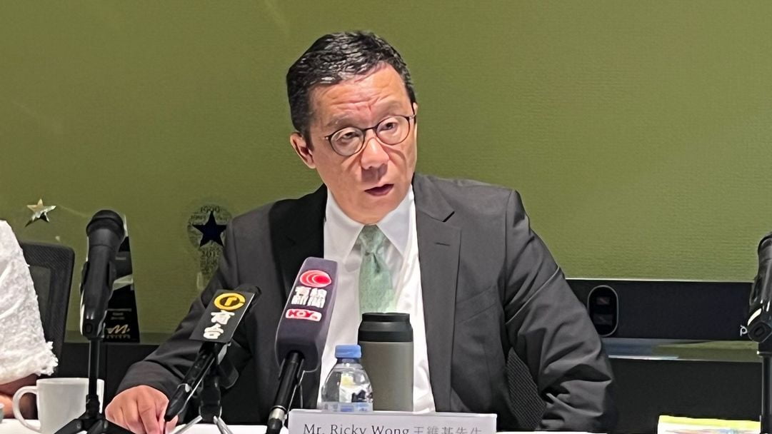 王維基：零售市道「危危乎」 要發展新業務｜本地｜商業電台 881903