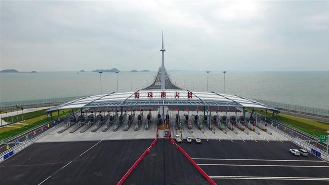 港珠澳大橋主橋及口岸受風暴影響 暫時封閉｜本地｜商業電台 881903