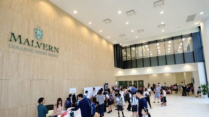 新增確診再破萬 墨爾文國際學校小學部停課｜本地｜商業電台 881903