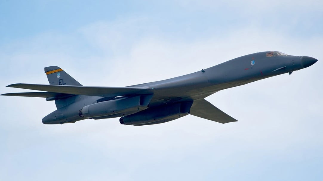 韓美兩軍聯合空中軍演 美軍B-1B轟炸機飛臨半島參演｜國際｜商業電台 881903