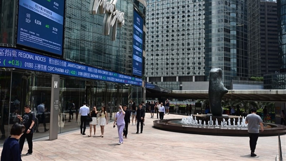 港股牛皮跌8點 輝才賣盤升82%泡泡瑪特再升12%｜財經｜商業電台 881903