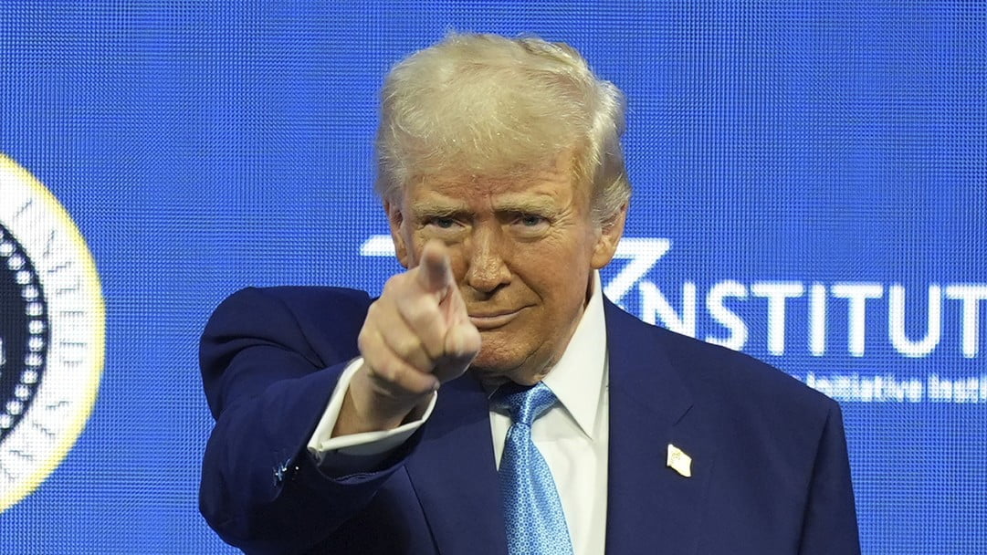 特朗普威脅下月對歐徵5成關稅 擬向蘋果手機徵稅25%｜國際｜商業電台 881903