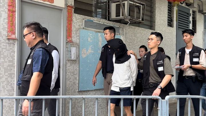 犯罪集團涉騙求職者個人資料安排假結婚 49人被捕｜本地｜商業電台 881903