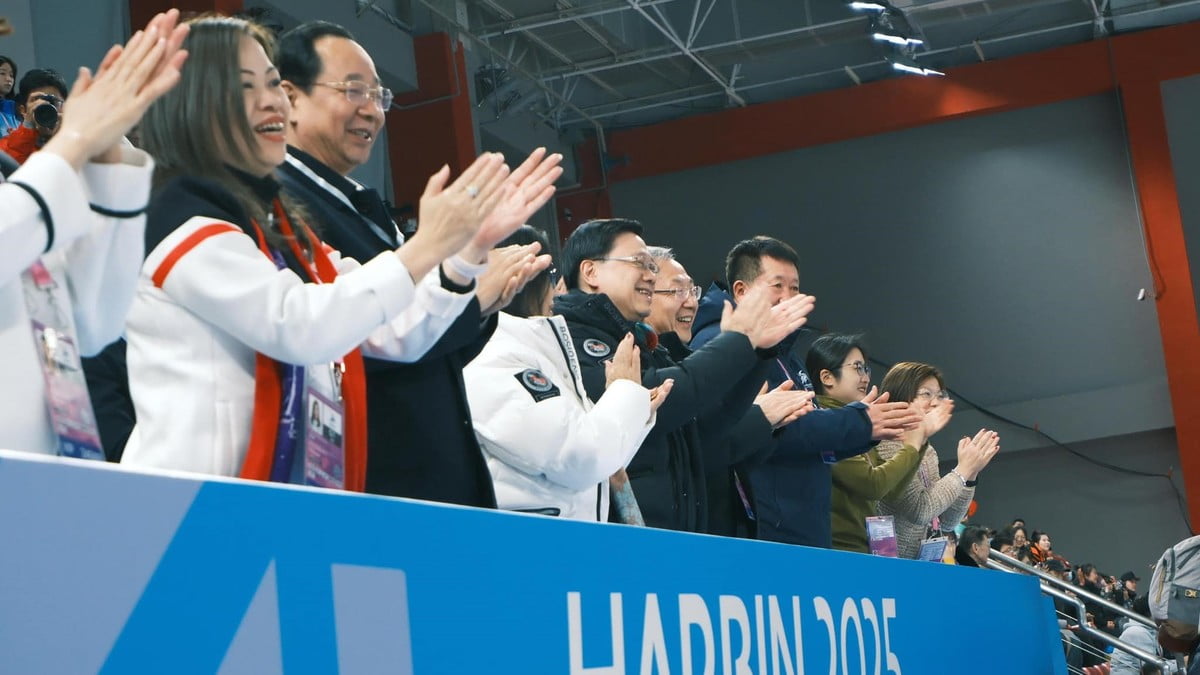 李家超繼續哈爾濱行程 為亞冬會香港運動員打氣｜本地｜商業電台 881903