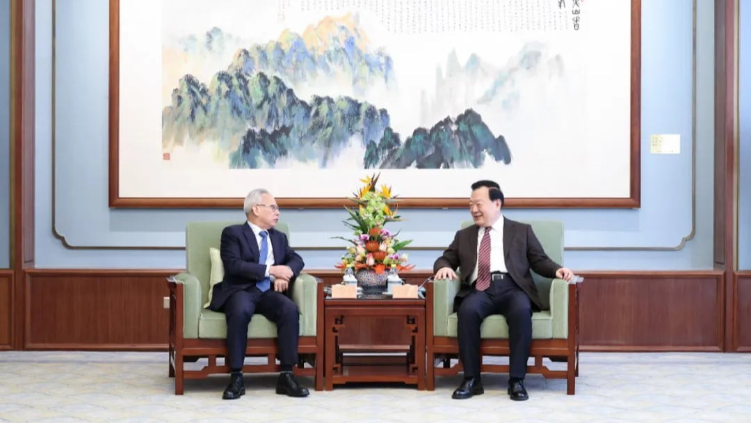 夏寶龍稱岑浩輝做了許多開創性工作｜本地｜商業電台 881903