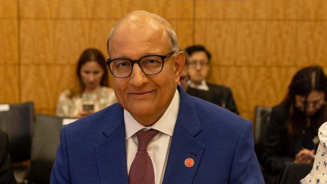 新加坡交通部長易華仁否認27項貪污控罪 已向李顯龍請辭獲接納｜國際｜商業電台 881903