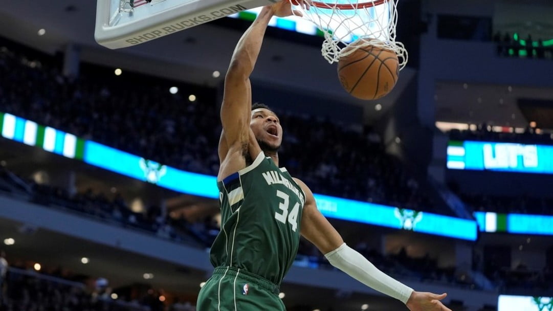 NBA｜公鹿未受主教練被炒影響10分克騎士 字母哥3雙｜體育｜商業電台 881903