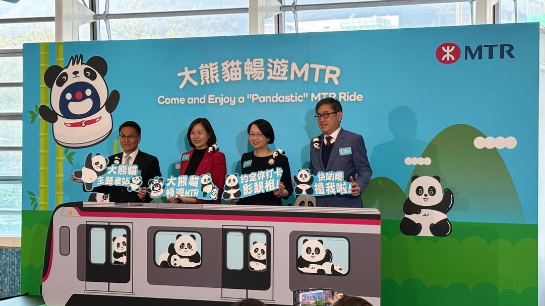 港鐵推出大熊貓主題列車 行走南港島綫及機場快綫