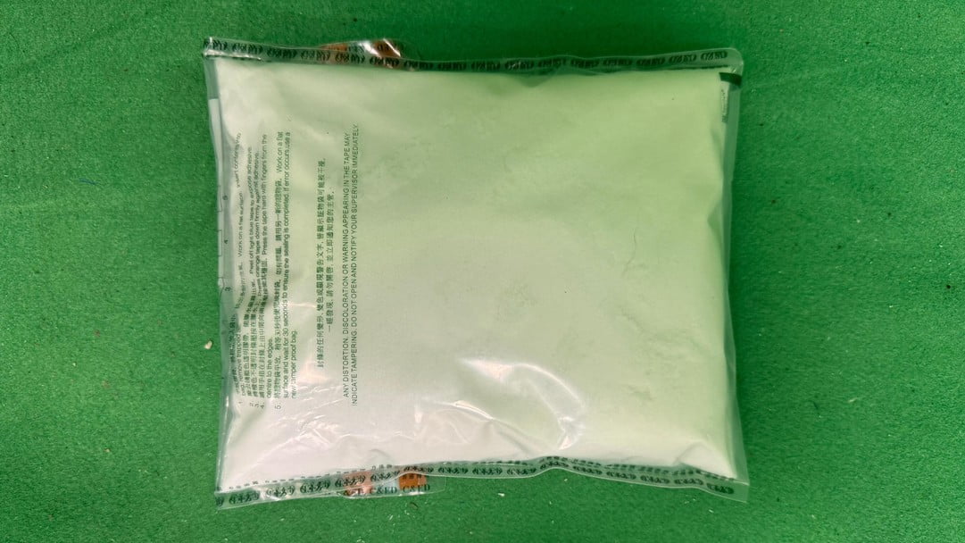 海關機場檢獲約100萬元依托咪酯拘2人｜本地｜商業電台 881903