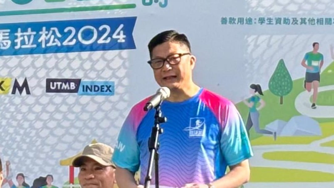 慈善越野馬拉松 鄧炳強讚揚公務員工餘時間服務社會｜本地｜商業電台 881903