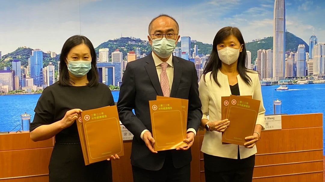 香港第二季GDP收縮1.3% 全年估下調至-0.5%至0.5%｜本地｜商業電台 881903