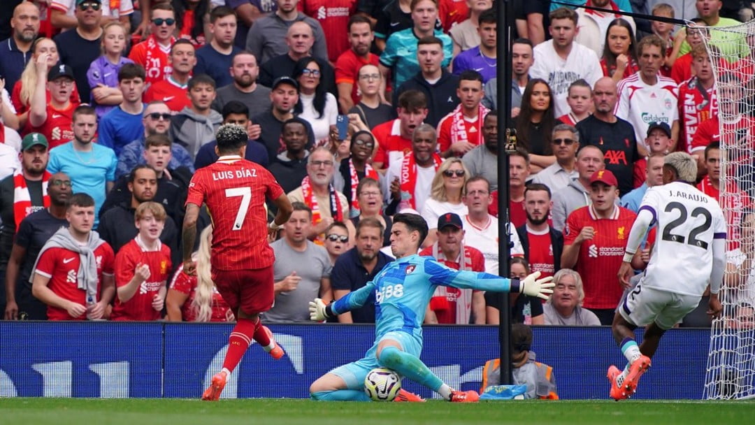 英超MVP丨利物浦主場3:0般尼茅夫 迪亞斯梅開二度｜體育｜商業電台 881903