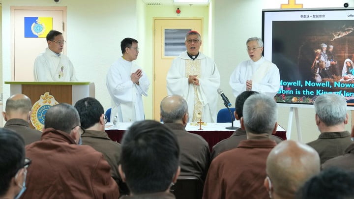 周守仁和陳謳明到懲教院所主持聖誕彌撒和崇拜｜本地｜商業電台 881903