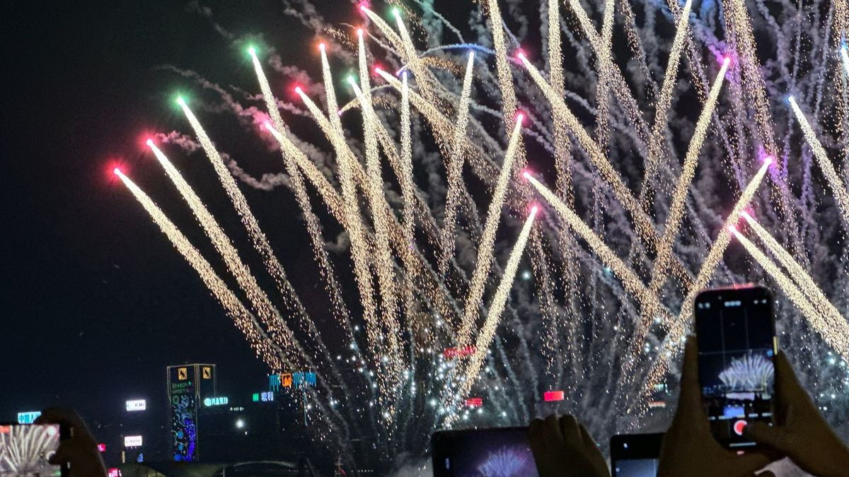 西九文化區：過去2日共15萬人次到訪 今晚煙火表演繼續人潮管理｜本地｜商業電台 881903