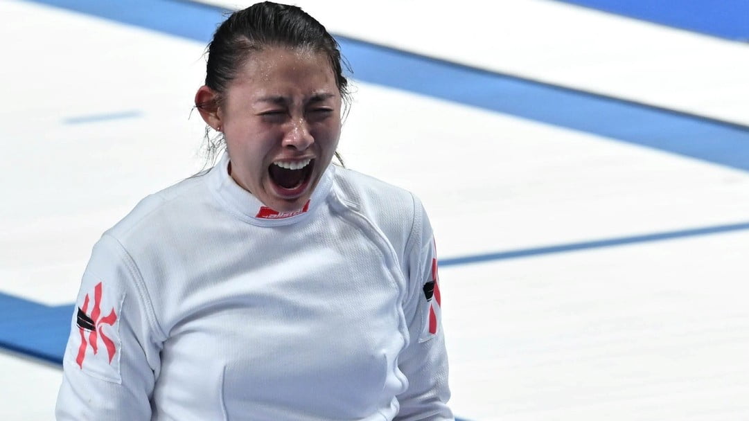 世大運｜佘繕妡成功衛冕女子重劍奪港隊首金｜本地｜商業電台 881903