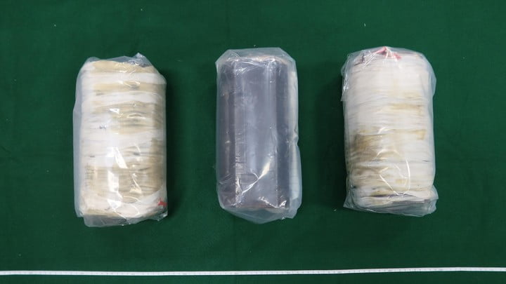 海關檢獲550萬元可卡因 拘捕1人｜本地｜商業電台 881903