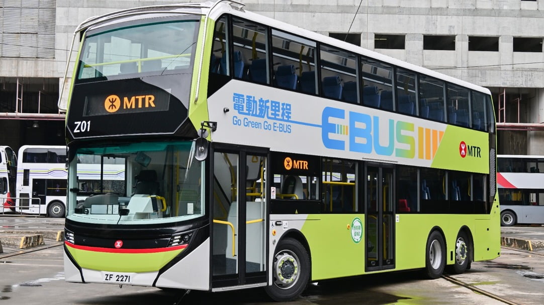 港鐵首輛電動巴士投入服務 料2026年底前擴充車隊｜本地｜商業電台 881903