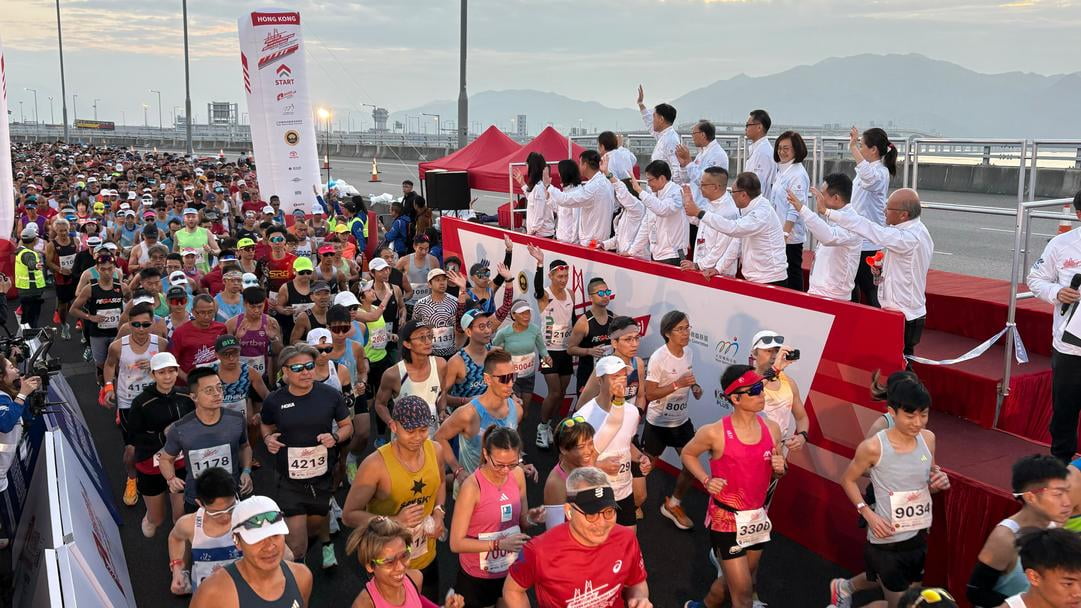 港珠澳半馬早上起跑 19人受傷不適3人需送院｜本地｜商業電台 881903